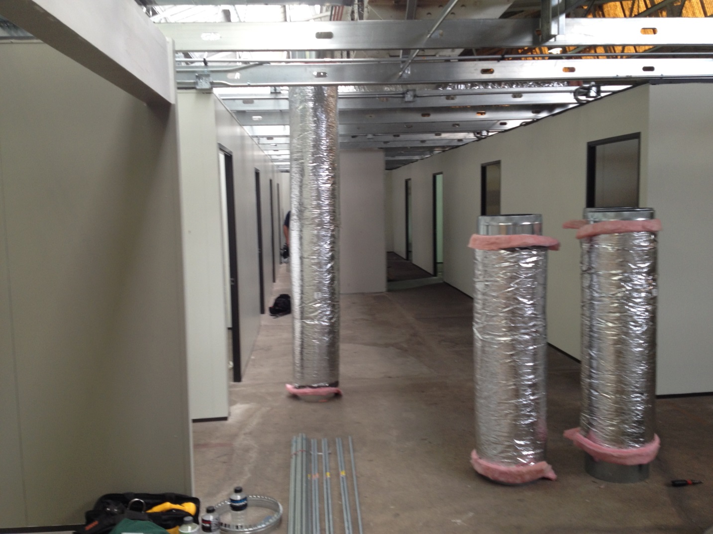 modular building with large rooms for engineering on plant floor